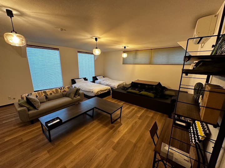 1階(50㎡) 繁華街近くの広いワンルーム和洋室(畳の小上がり)専用の風呂/トイレ/キッチン - 青森市