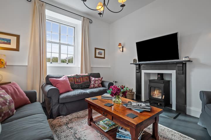 Unique, Historic And Very Peaceful Cosy Cottage. - Whitesands Bay
