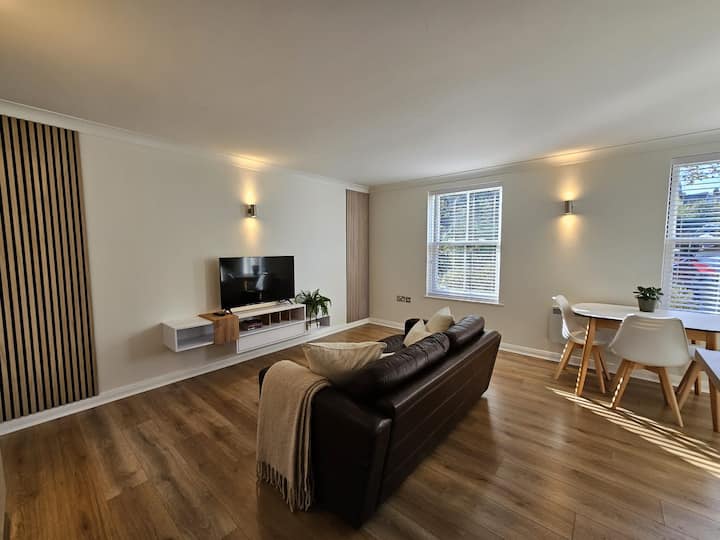Luxury 2 Bedroom 3 Bed Apartment With Garden - University of Essex Colchester Campus
