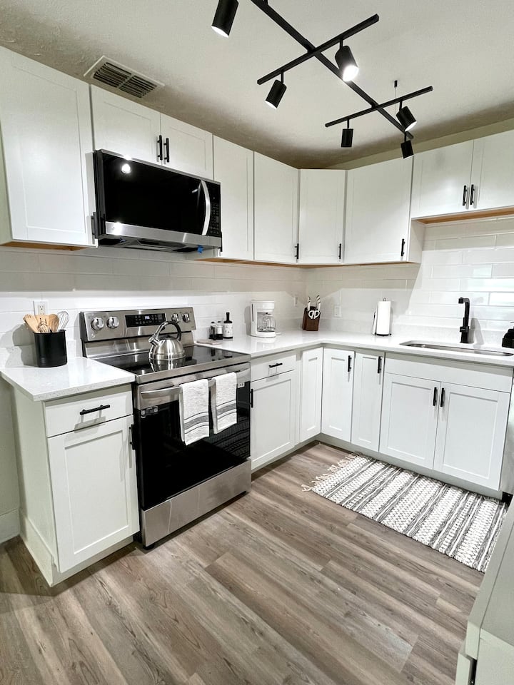 Modern Tampa Retreat Near Downtown & Beaches - Tampa