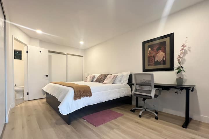 Modern Design • Wfh • King Bed For Longer Stays - San Mateo, CA