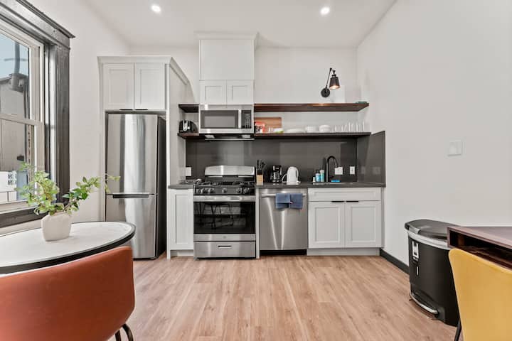 Downtown Mountain View | Castro St | 1br/1ba Apt - Mountain View, CA