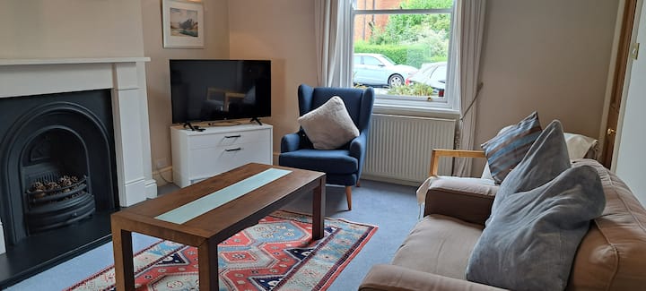 Stunning 3bd Victorian House In Bramhall Village - Cheadle