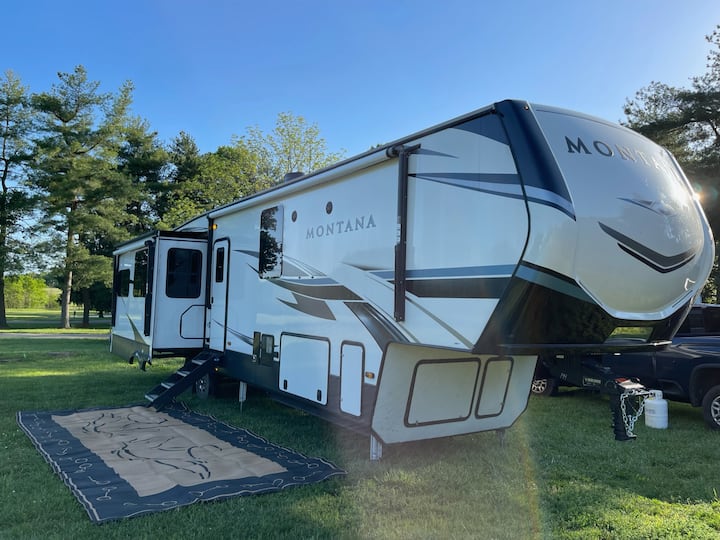 Enjoy Cozy Fireplace In Spacious & Luxurious Rv - Key West, FL