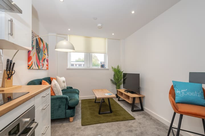 Thornhill House By Guestz - Wakefield, UK