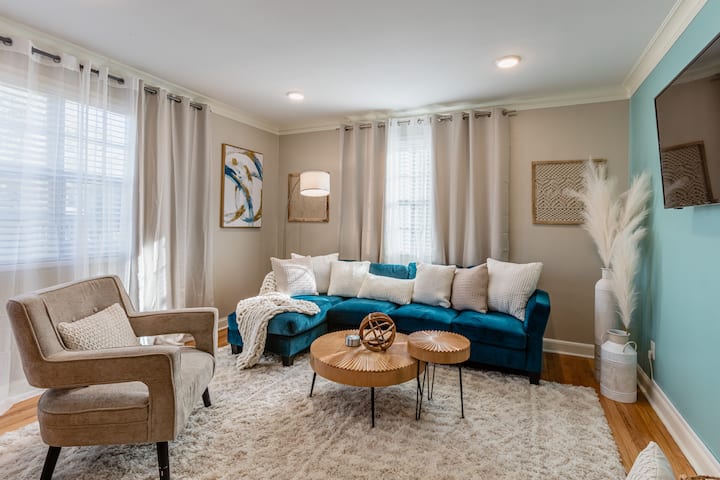 *Parkside King Suite In Midtown With Free Parking* - University of Memphis, Memphis