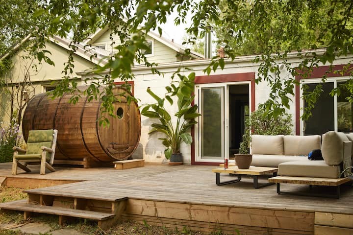 Rustic Farm House With Private Lake - Fort Erie