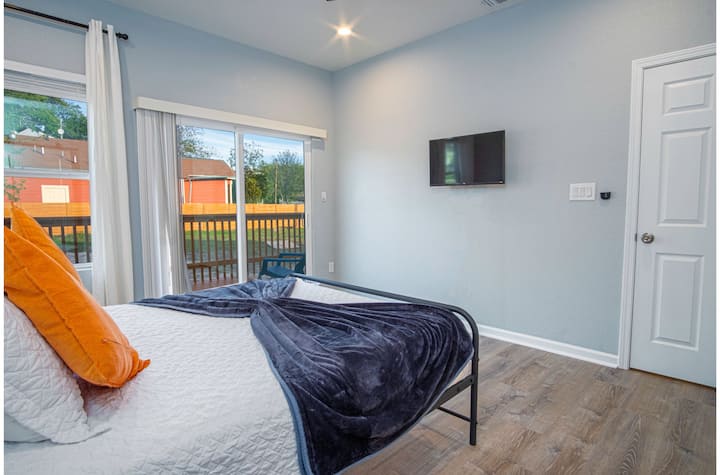 Huge And Cozy 4br/2ba Home Minutes From Downtown - San Antonio, TX