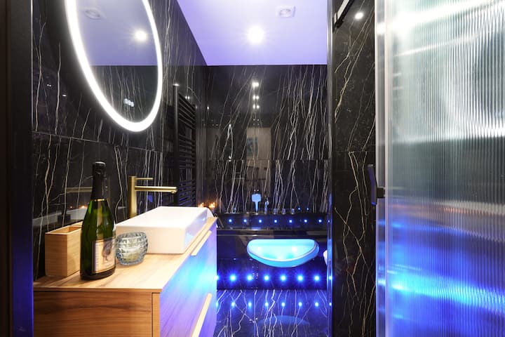 Stylish & Modern Apartment With Jacuzzi - Paris - Parigi
