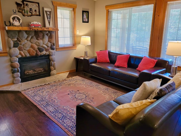 Towering Pines-dog Friendly - Winthrop, WA