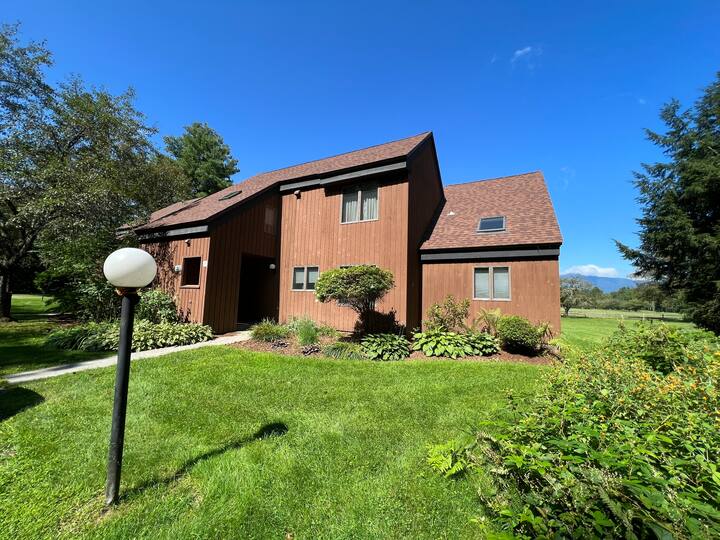 Stonybrook Townhouse - Pools - Views -Ac -Rec Path - Stowe, VT