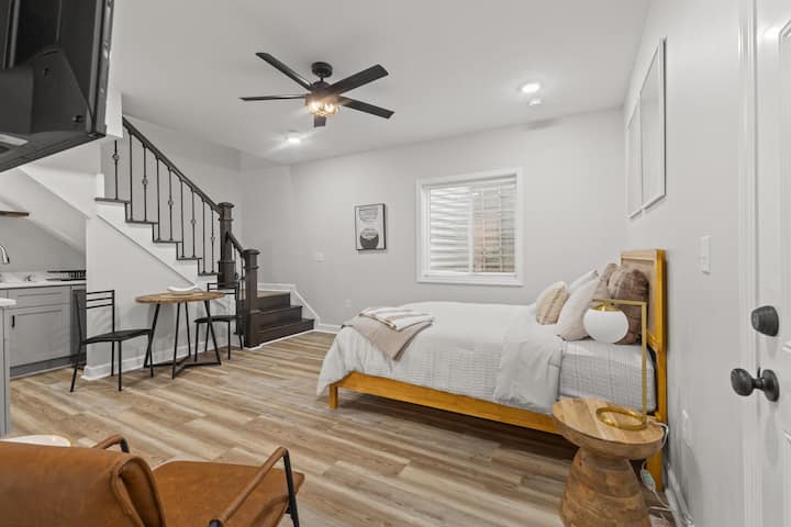 Modern Downtown Studio - Christian Park Indianapolis