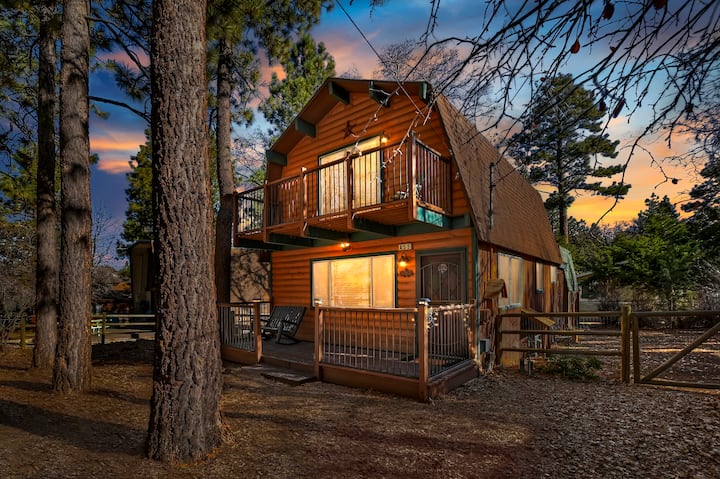 Big Dog Den | New Hot Tub+pet Friendly+fenced Yard - ビッグ・ベアー・レイク, CA