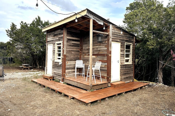 Woodsy Tiny Home With Fire Pit - Lakeway, TX