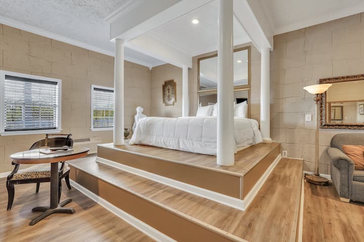Penthouse Suite At Atlantis Inn - Tybee Island, GA