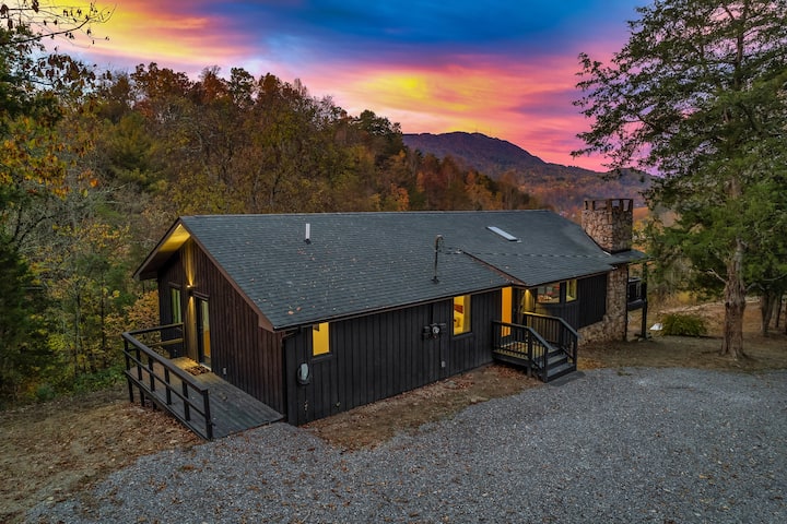 Secluded Retreat With Fishing Pond Near Parkway - Sevierville, TN