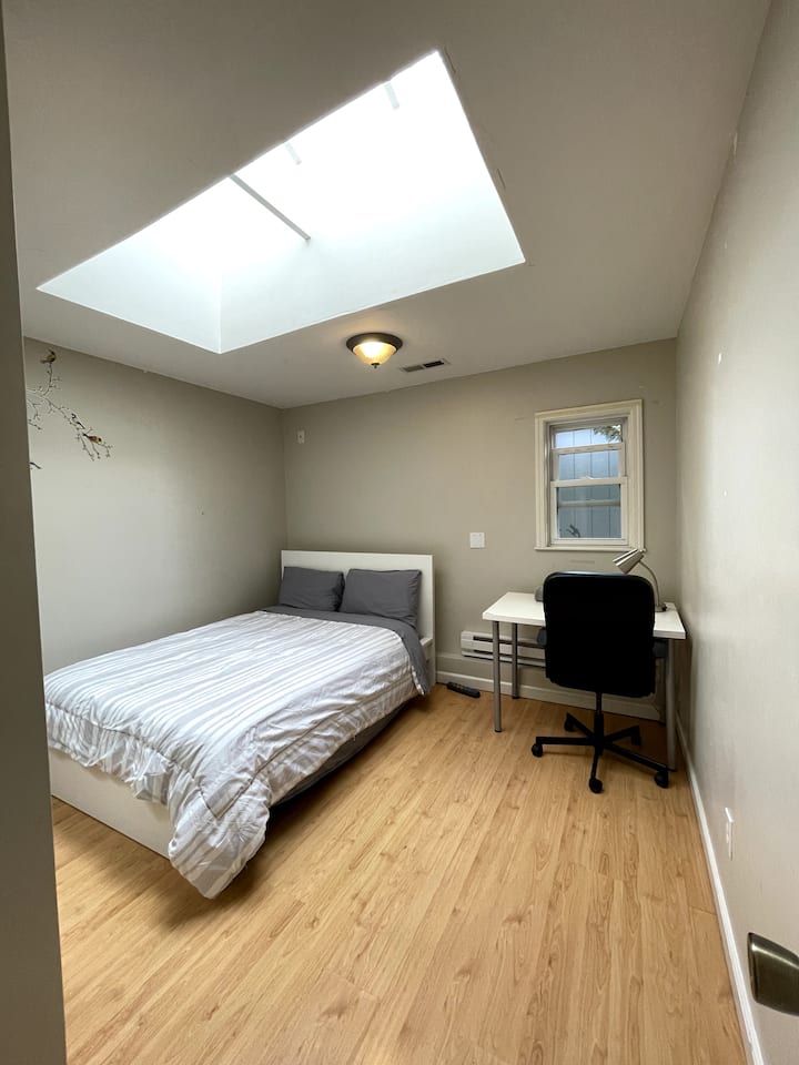 2. Bright Comfy Room - Palo Alto - Palo Alto, CA