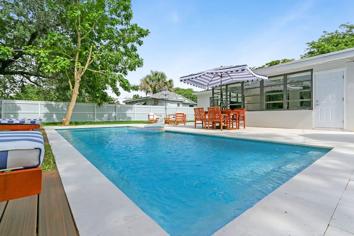 Charming 4br Oasis With Saltwater Pool & Parking - North Miami Beach