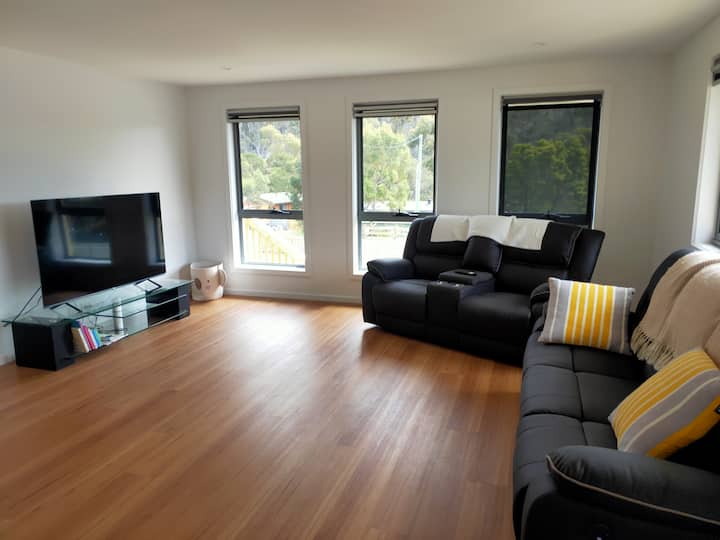 Retreat On Russell Street - Orford