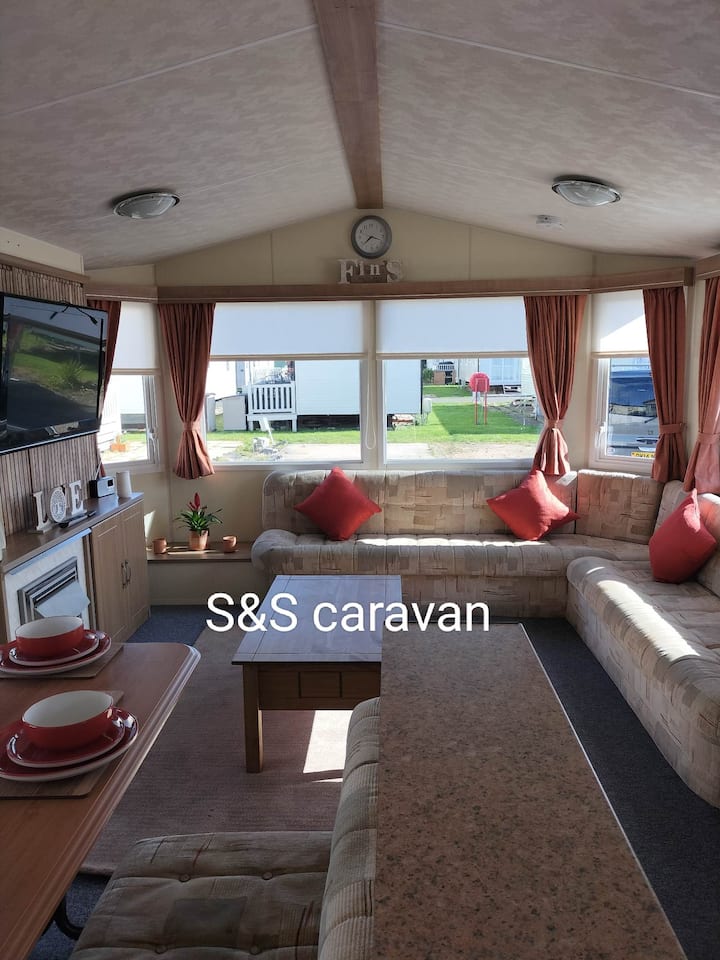 S&s Caravan Lyons Winkups - Abergele