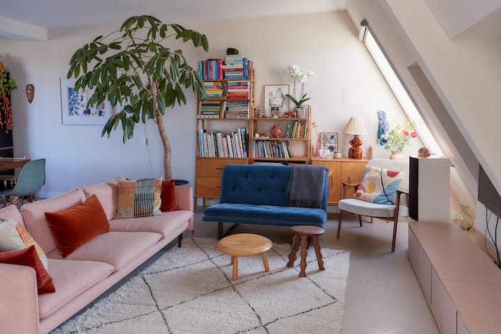 Stylish And Sunny Waterside Apartment - Amsterdam