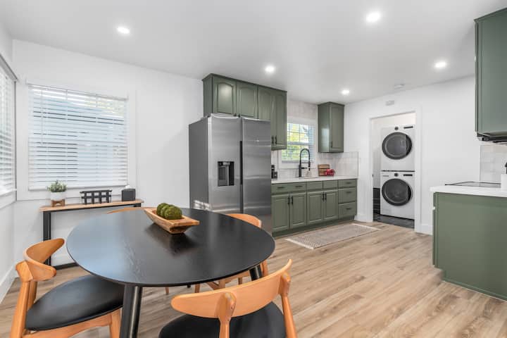 Luxury 1 Bedroom Retreat Near St. Joseph's & Uop - Stockton, CA