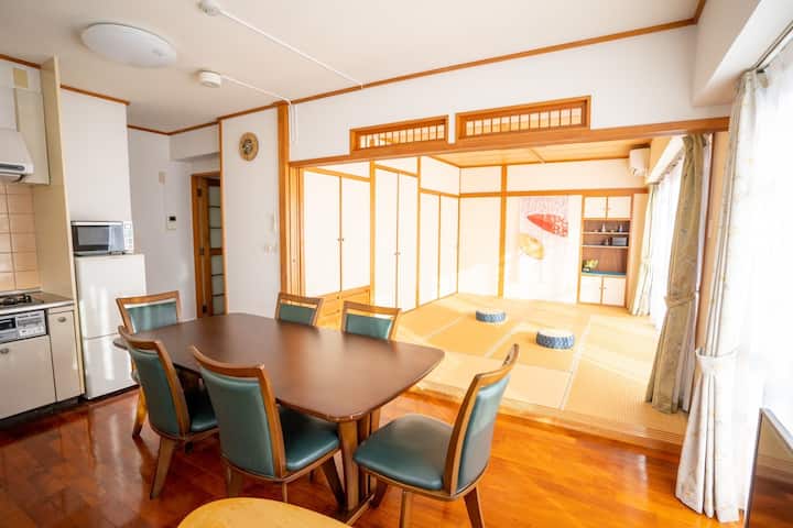 国際通り&牧志駅まで徒歩5分/2部屋貸切/最大14人/駐車場付き/ - Okinawa