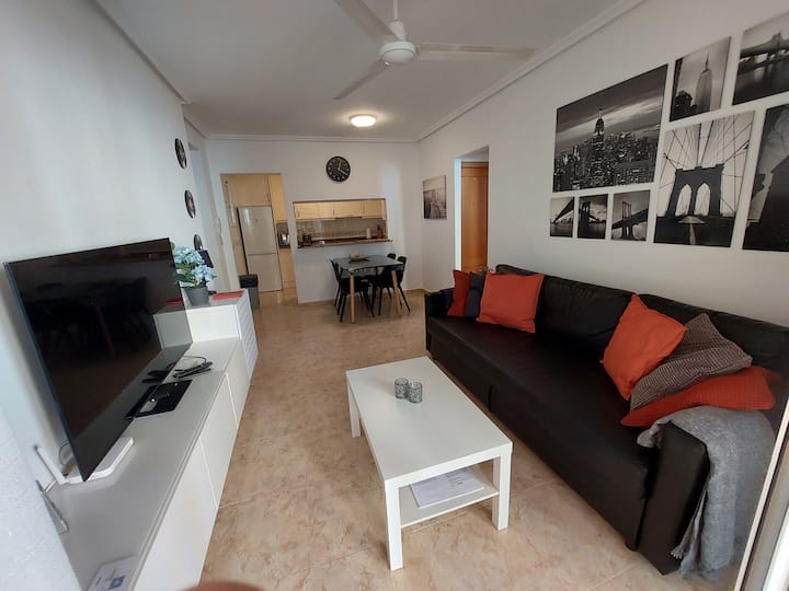 Casa Weusthof, Beautiful Apartment In Torrevieja - Guardamar del Segura