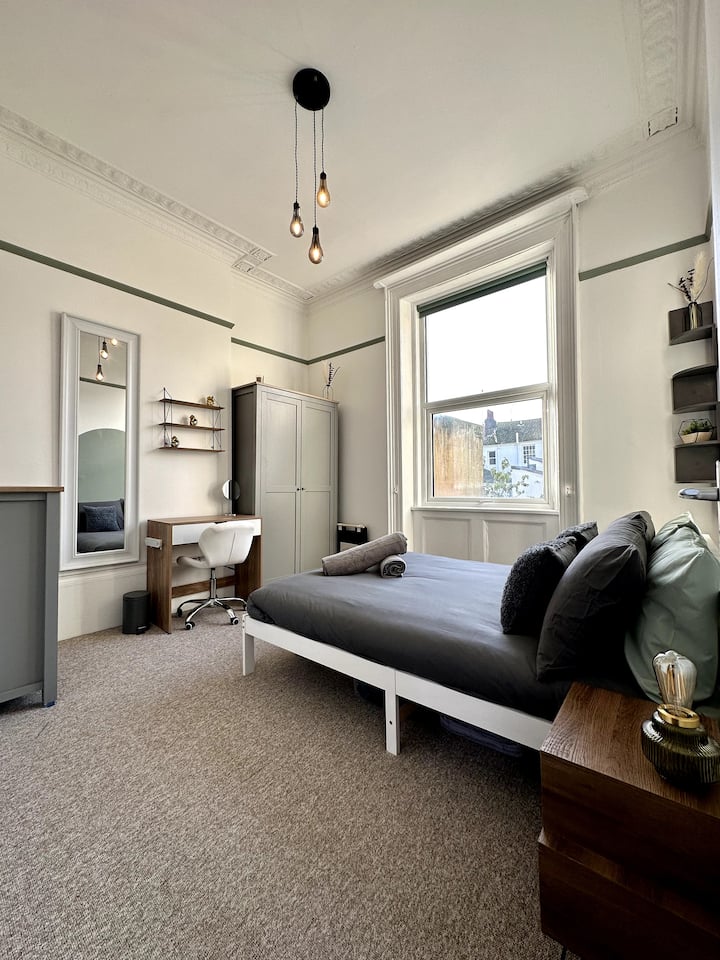 Long Stays / Beach Side - Brighton