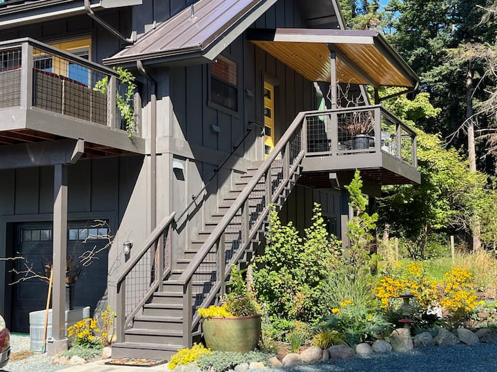 Field View Cottage - Port Townsend, WA