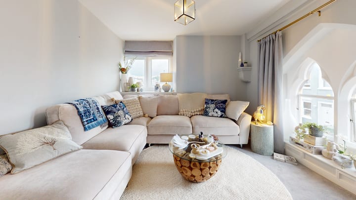 Charming Old Schoolhouse In Town With Free Parking - Cheltenham