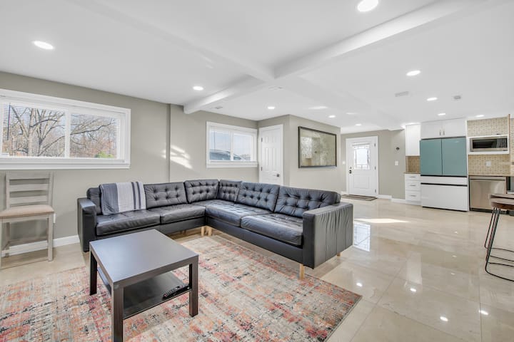 Luxurious New 3 Bedrooms Apartment! - Farmington Hills, MI