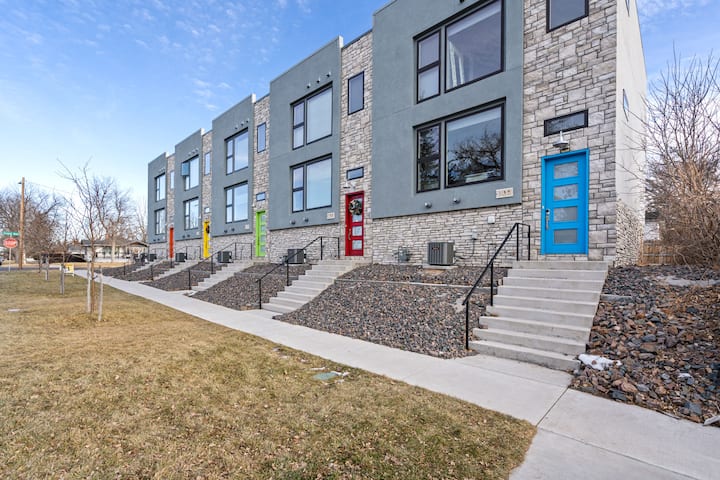 Upscale Cheyenne Townhome! - Cheyenne, WY