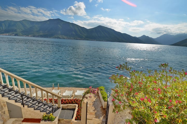 "Tau Mir I Dobro A3 - Montenegro
