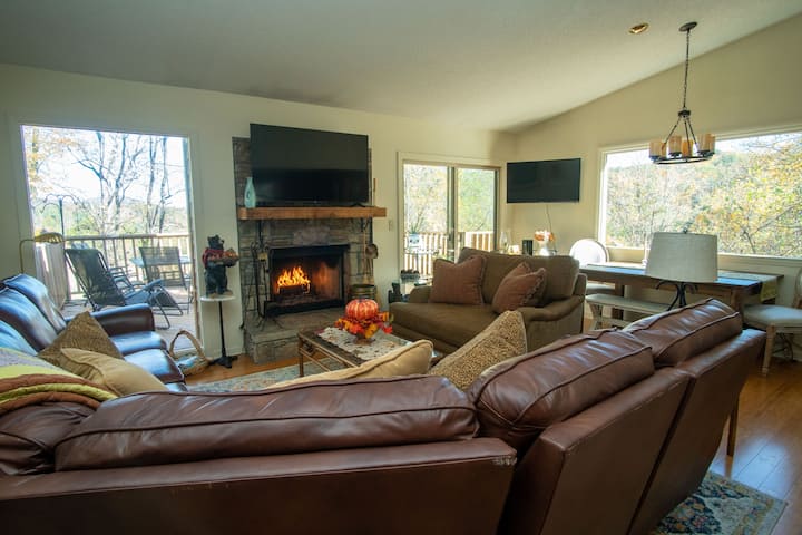 Bear Haven Treehouse On Apple Valley Golf Course - Lake Lure, NC