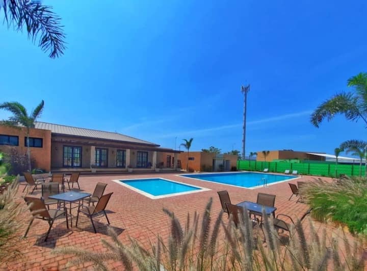 Hermoso Town House Est. Americano - Manta