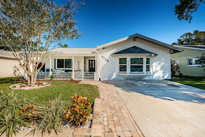 Paradise Retreat - St. Petersburg, FL