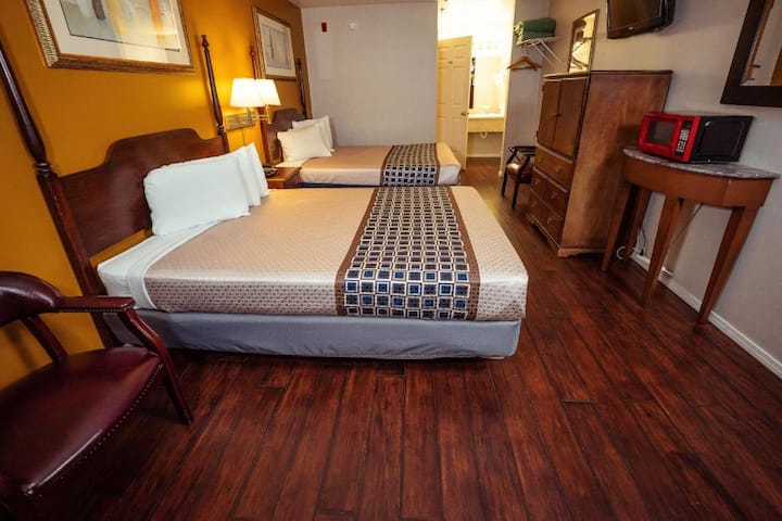 Private Room 2 Beds - Branson, MO