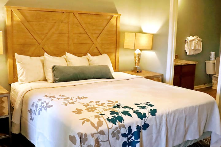 Woodstone Upscaled 1 Bedroom Mountain Side Villa B - Massanutten, VA