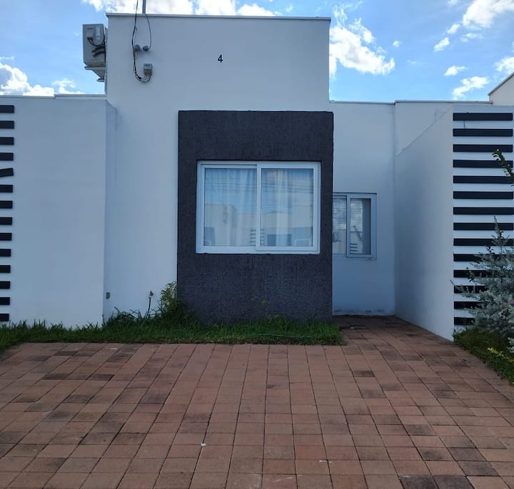 Un Hogar En Ciudad Marsella.
Q1. - El Salvador