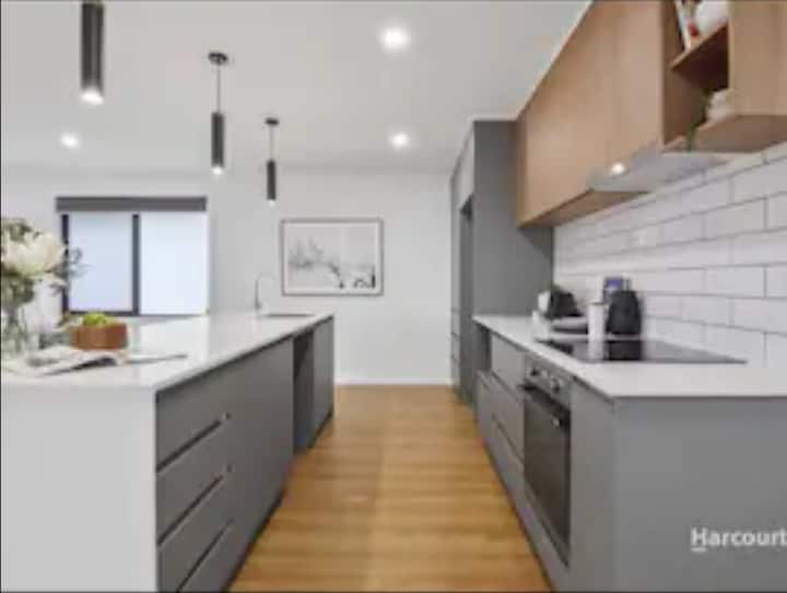 Secure Dog Yard - Executive Home Wifi 80"smart Tv - ホバート
