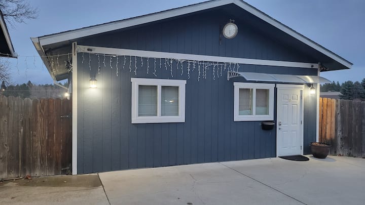Cozy Inn - Whole House - Spokane Valley, WA