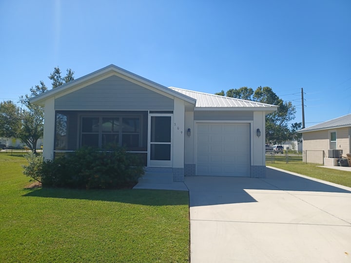 Cozy Downtown Home - Punta Gorda, FL