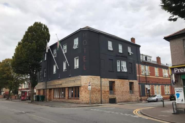 Hotel247 - Standard Twin Double Room - Newport