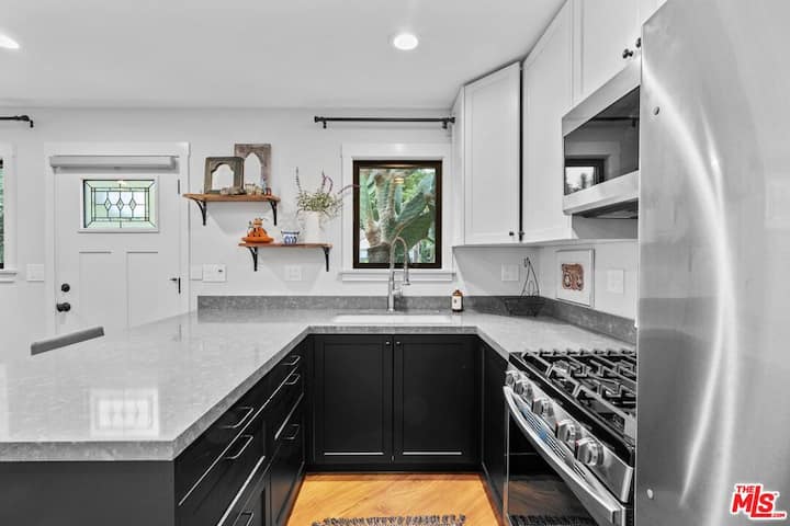 Cactus Flower Bungalow - Northridge - Los Angeles