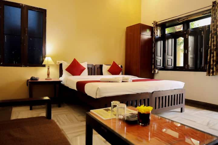 Deluxe Room In Resort With Pool - Pushkar