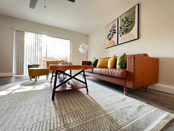 New! Spacious 2-bed/2.5-bath Near Downtown Orlando - Orlando, FL