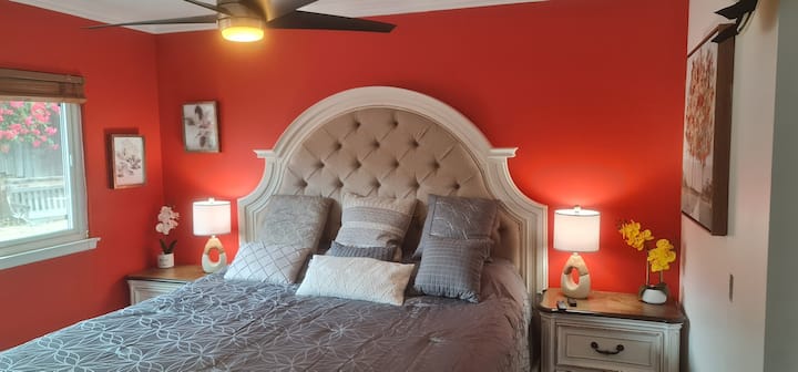 Suite Terracotta
Matelas Tempur
Lit Ck
Sdb Privée - Magic Mountain, CA