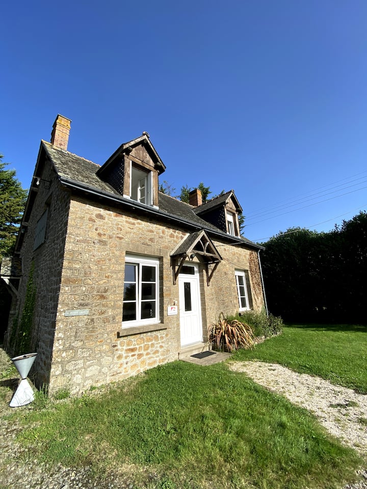Plaisante Maison En Pierre - Fougères