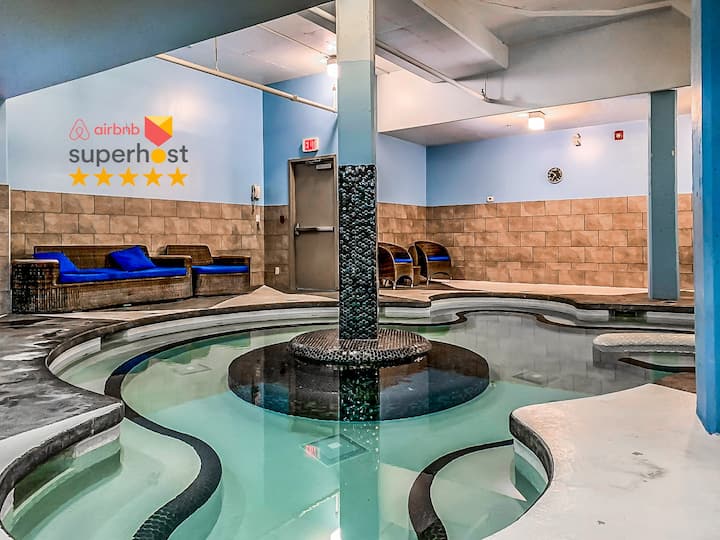 Exquisite Mnt View Escape Swm Pool Hot Tub Parking - 캔모어